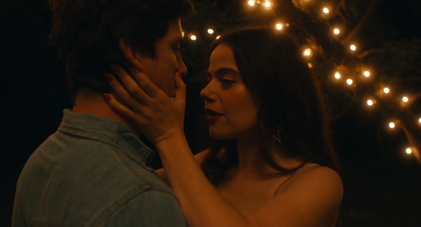 Interview: Logan Lerman and Molly Gordon Recommend Seeing ‘Oh, Hi’ on a ...
